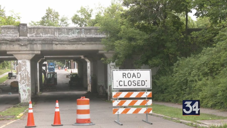 Murray Street railroad bridge repair underway