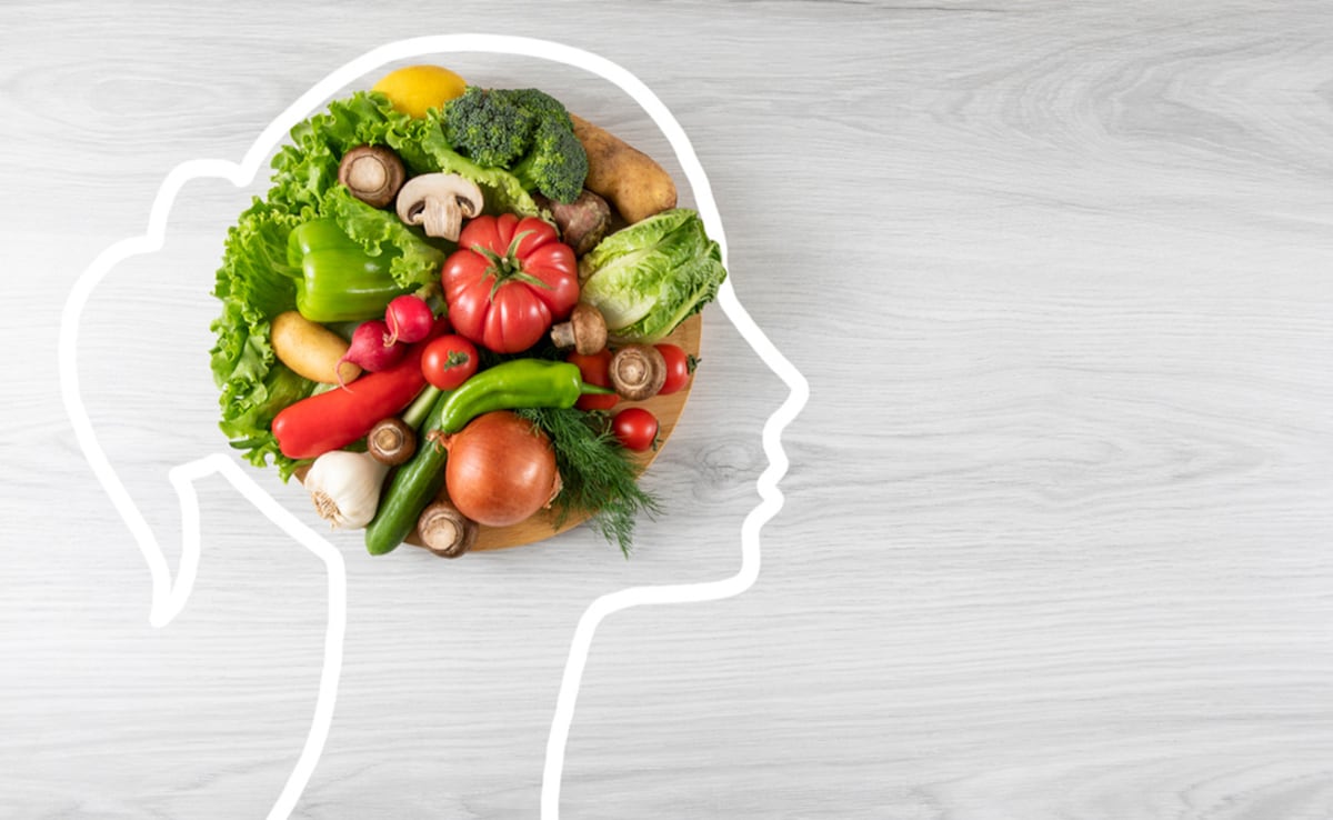 Feed Your Brain: 10 Foods You Need To Eat In Your 40s For Better Brain ...