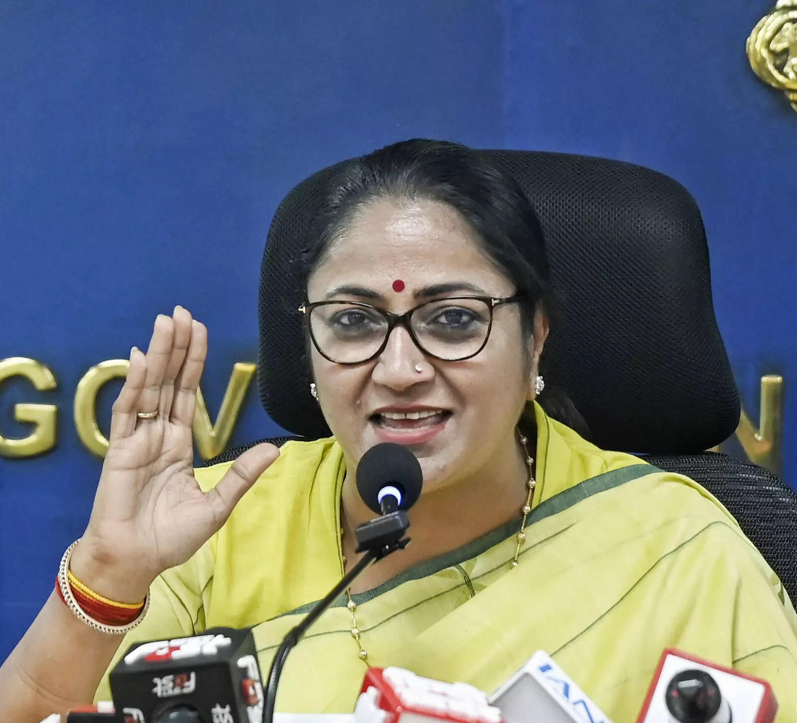 Delhi government increases mobile phone allowance; makes it Rs 1.5 lakh for CM and Rs 1.25 lakh ...