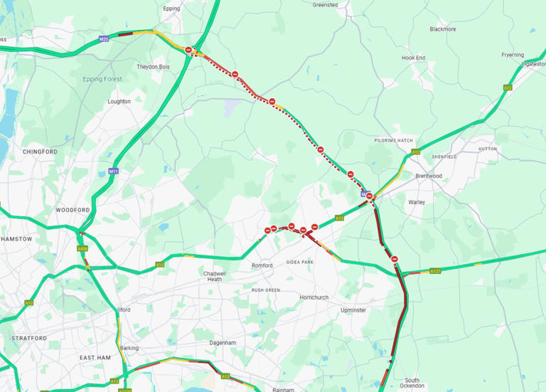M25 drivers face 90 minute delays after van overturns