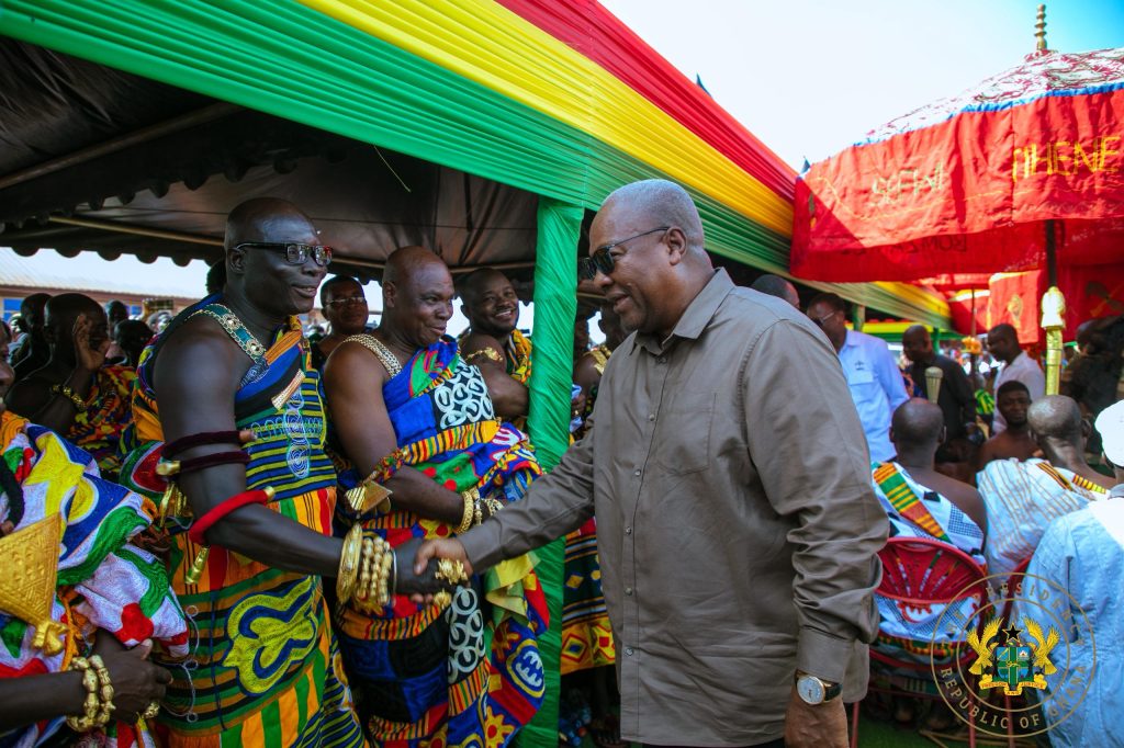 Mahama pledges to provide Juaboso SHS with a school bus