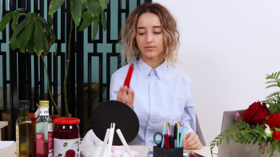 Food Items for a Distinctive Makeup Look