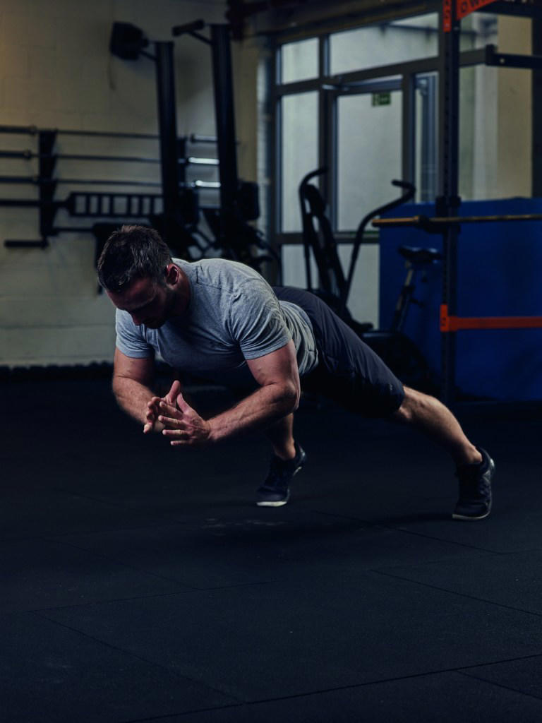 These are the 35 best bodyweight exercises to build strength and burn fat