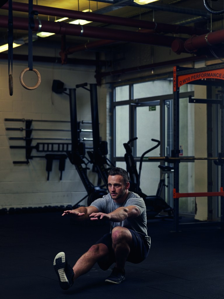 These are the 35 best bodyweight exercises to build strength and burn fat