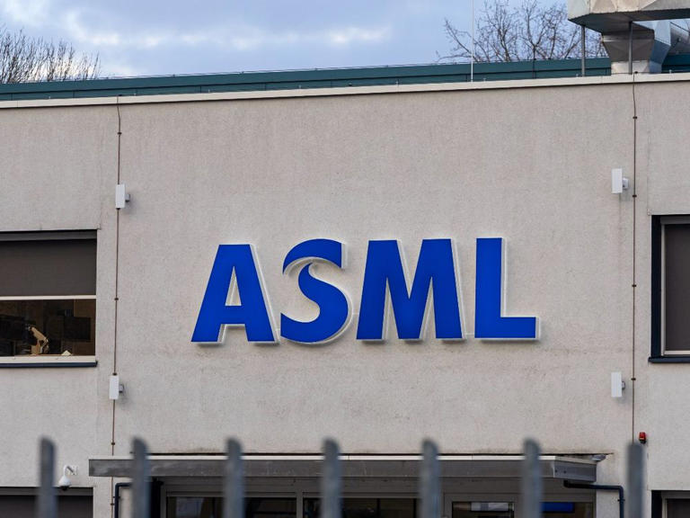 ASML’s Bookings Rebound Strongly In Q2 Amid AI Demand Surge But CEO ...