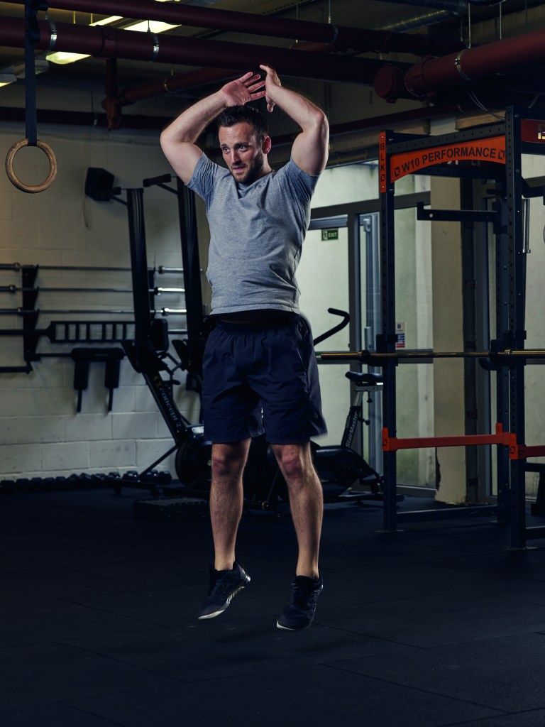 These are the 35 best bodyweight exercises to build strength and burn fat