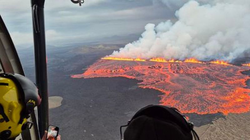 Tourists evacuated after Iceland’s Reykjanes Peninsula hit by 12th ...