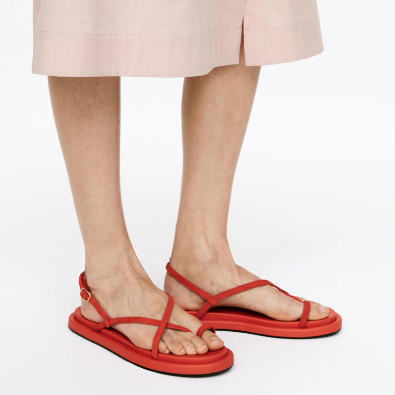 All the Chicest Women are Rocking Red Sandals to Elevate their Simple ...