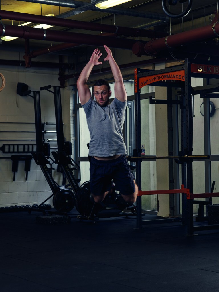 These are the 35 best bodyweight exercises to build strength and burn fat