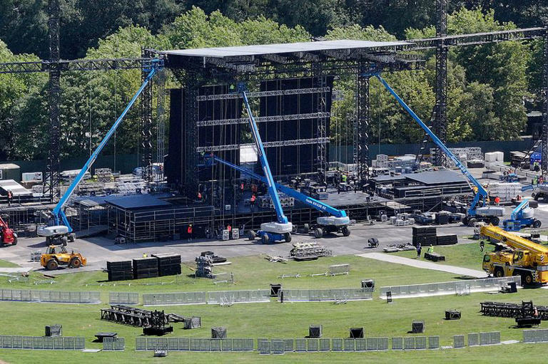 Front standing at Heaton Park for Oasis Manchester shows explained ...