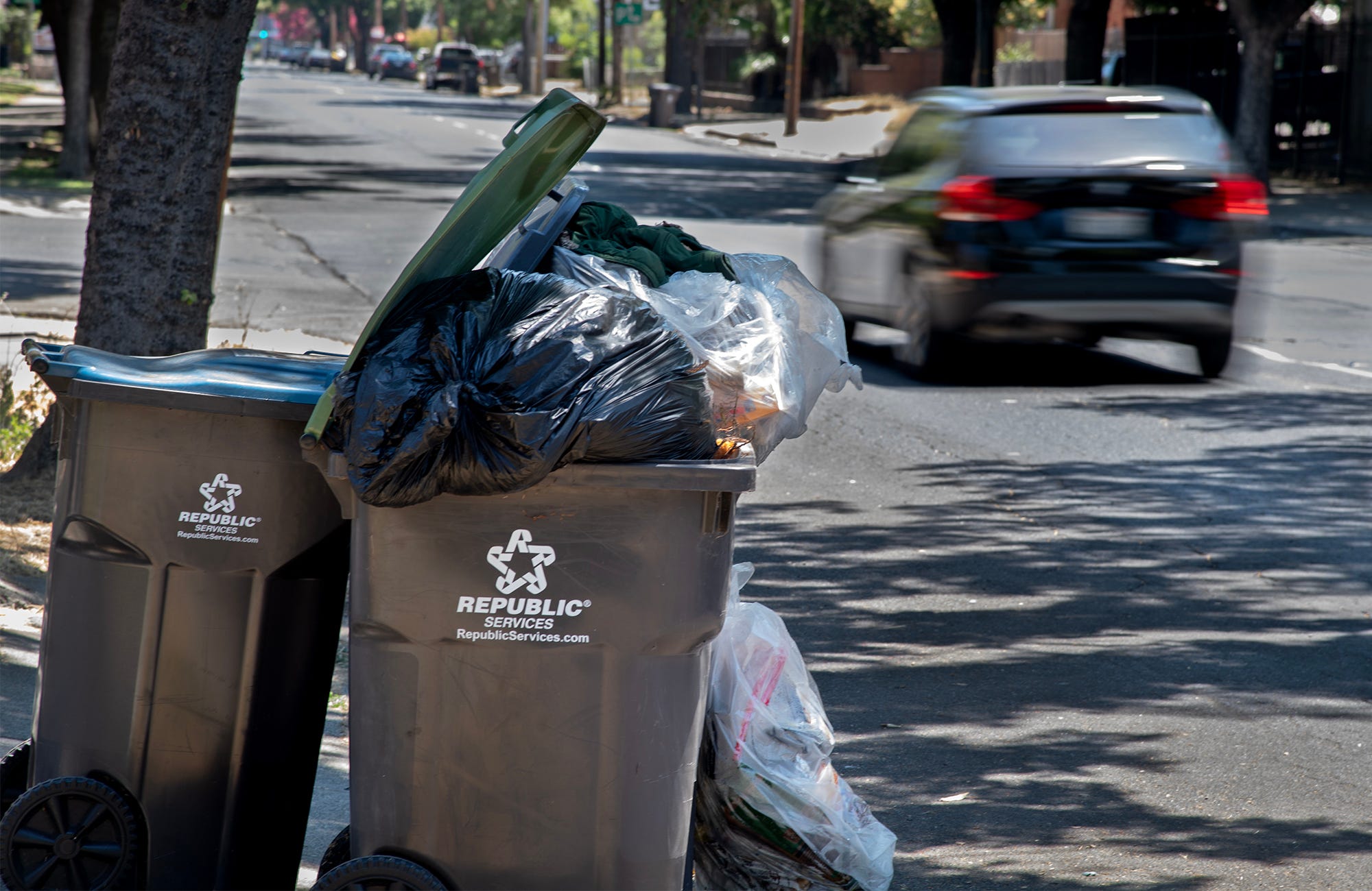 Trash pickup delays continue this week as Republic Services workers ...