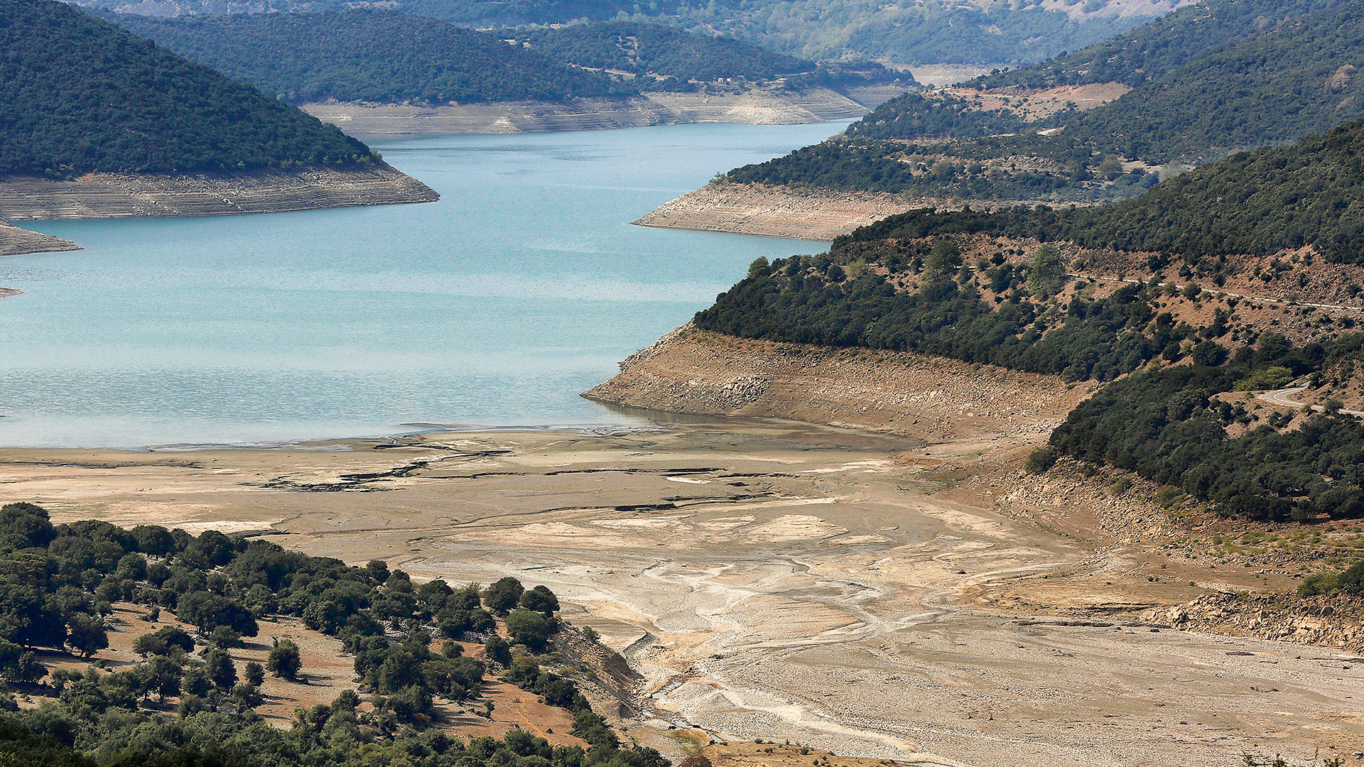 Αδειάζουν οι ταμιευτήρες νερού της Αττικής – Ανησυχητική «διαρροή» στον ...