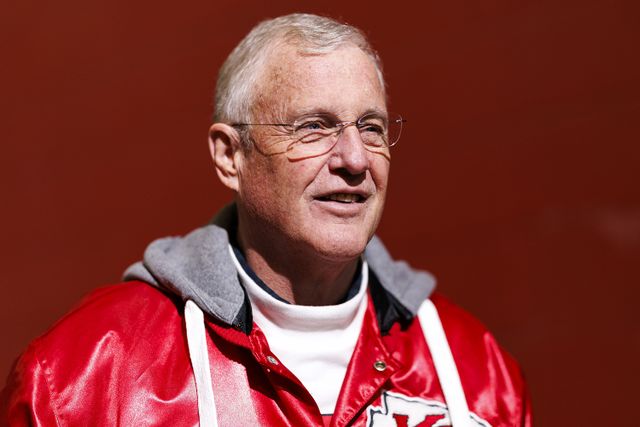 Taylor Swift's Dad Scott Recovering After Undergoing Heart Surgery