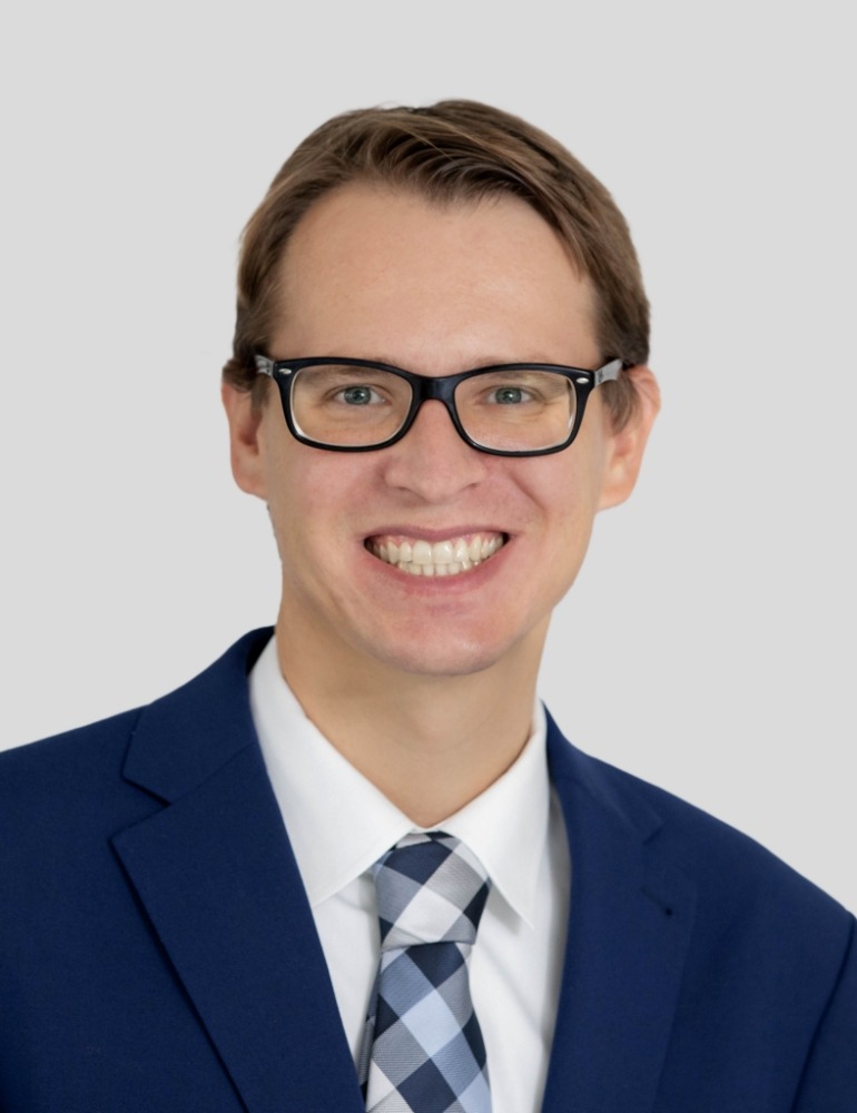 Golfer dies after being struck by lightning during quick-moving storm ...