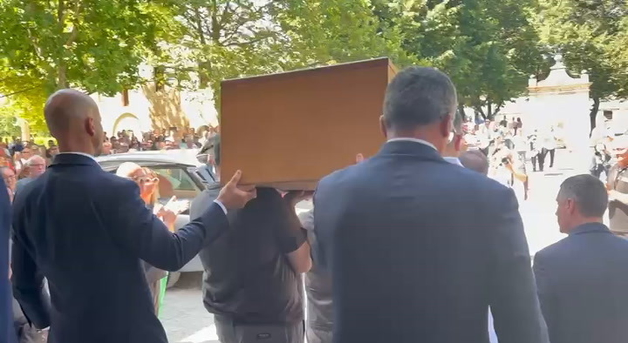 In tanti a Tolentino per l'ultimo saluto a Franco Moschini