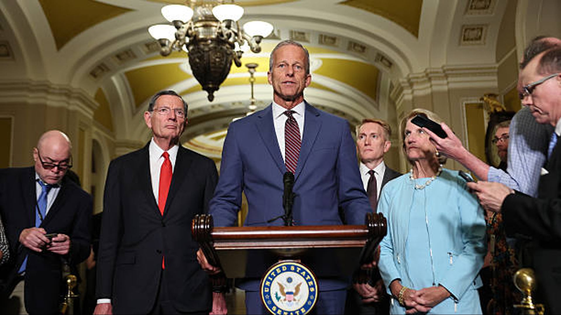 US Senate Advances Bill To Cut $9 Billion From Budget