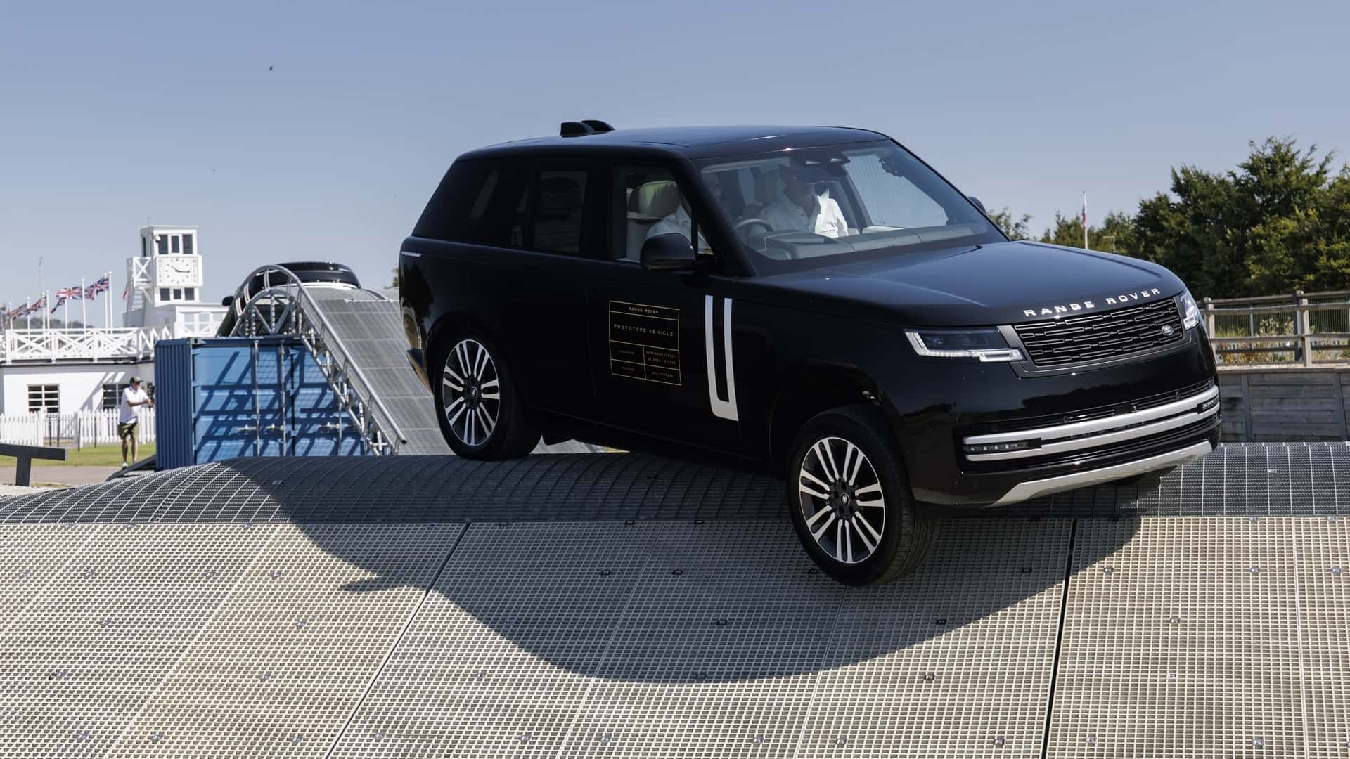 Este parece um Range Rover normal, mas é elétrico