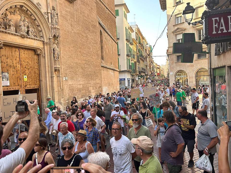 Crowded streets and long queues at European holiday hotspots