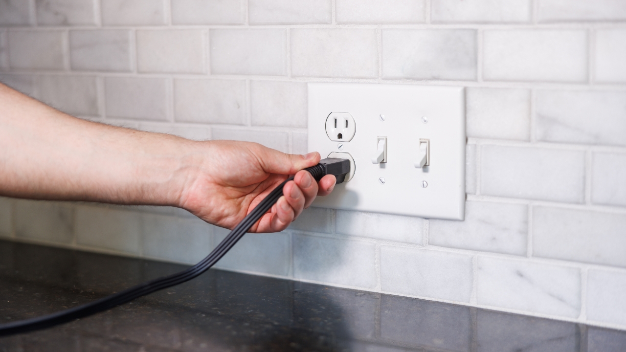 7 Things You Shouldn’t Do Right After the Power Comes Back