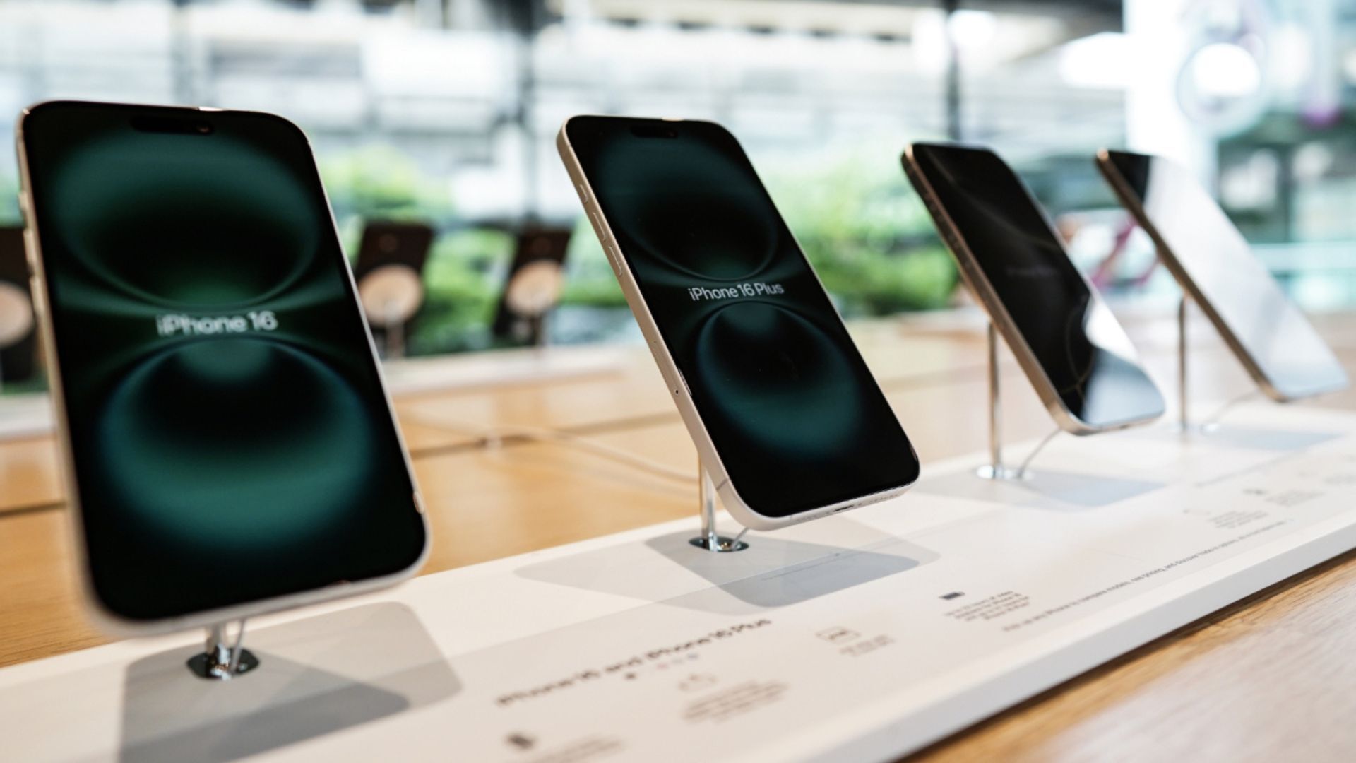 New, faster Qi2.2 wireless chargers for iPhones are coming. Here's what ...