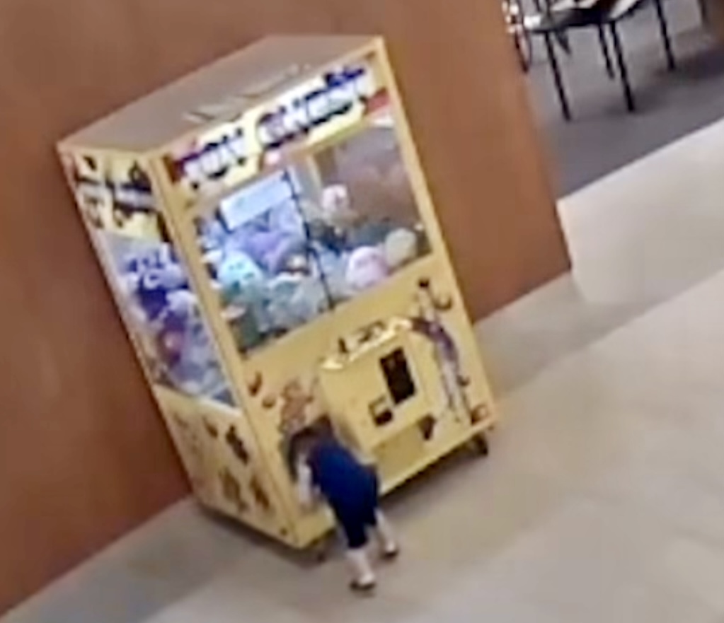 Stuck in One’s Claw: Boy Gets Trapped in Arcade Game