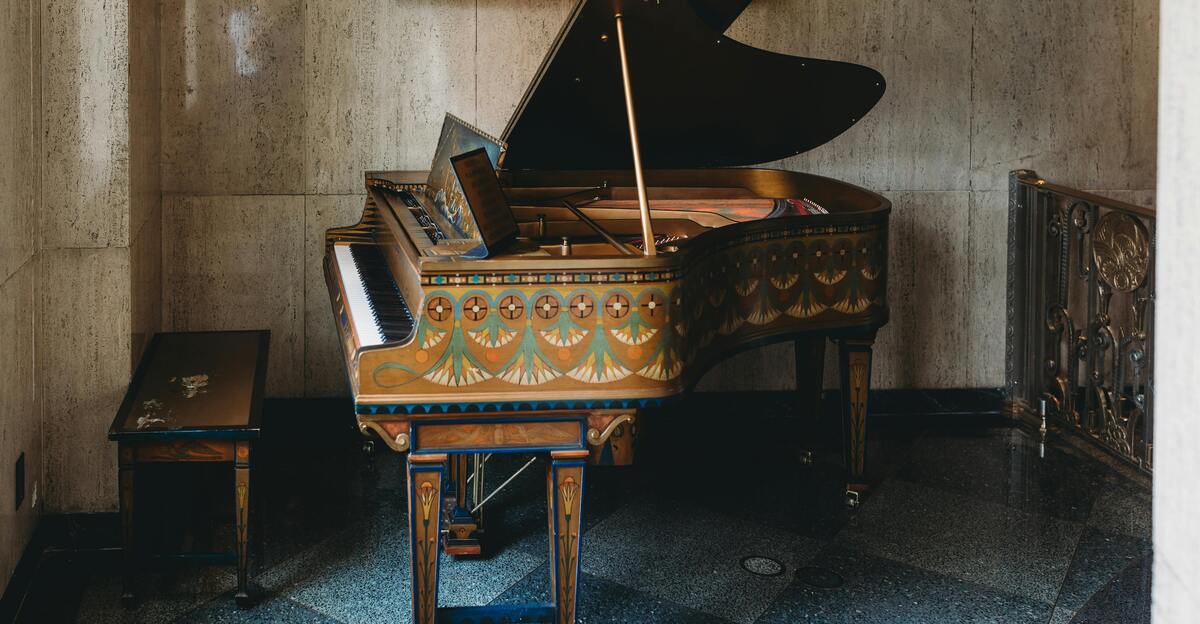 13 Antique Instruments That Should Be on Every Collector`s Radar