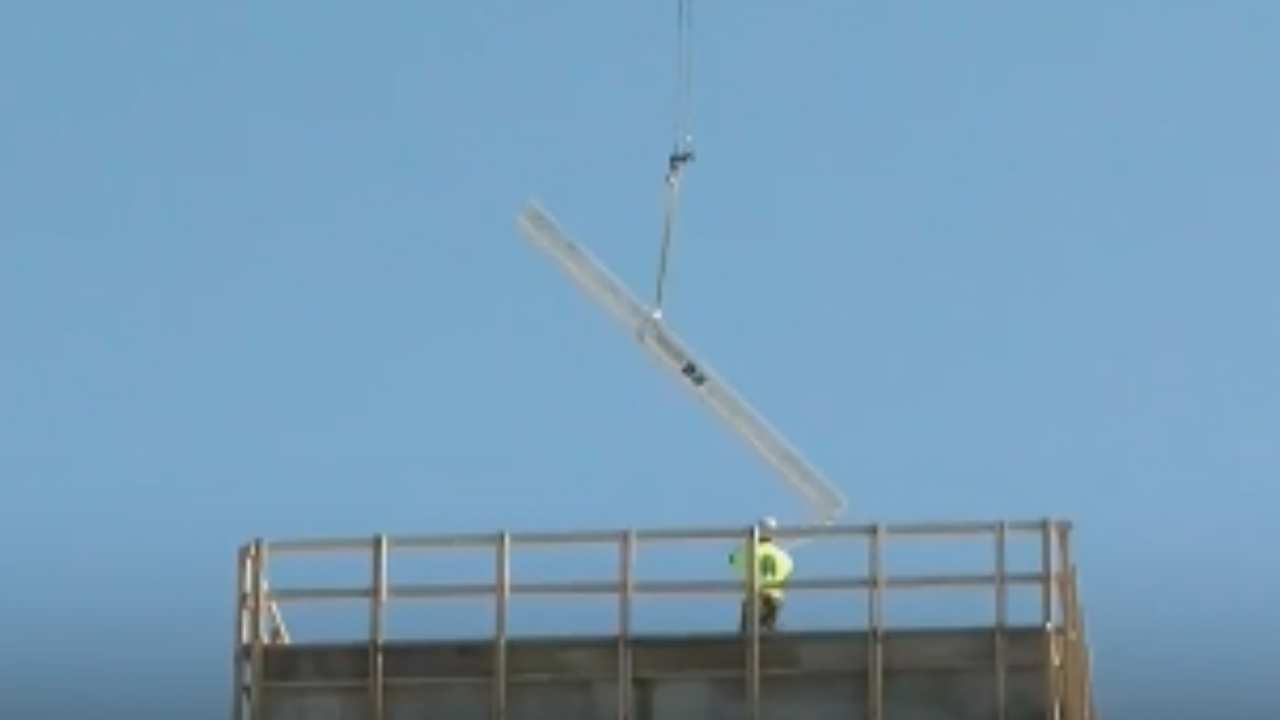 Beam falls feet away from worker during Milwaukee museum construction ...