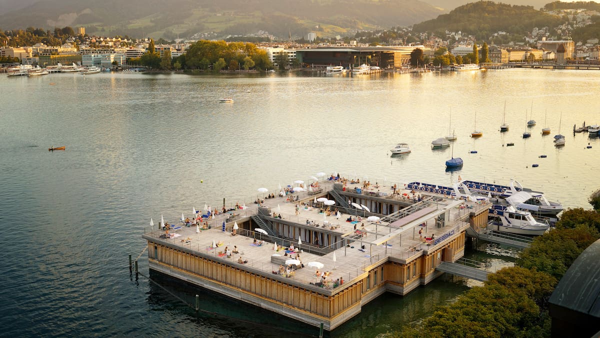 «Bruyants et peu prévenants»: Ces bains suisses ont décidé de bannir ...