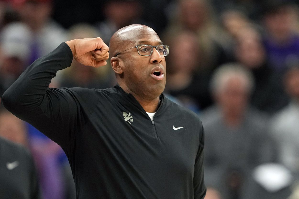 Knicks eyeing Clippers assistant coach as former player stays with ...