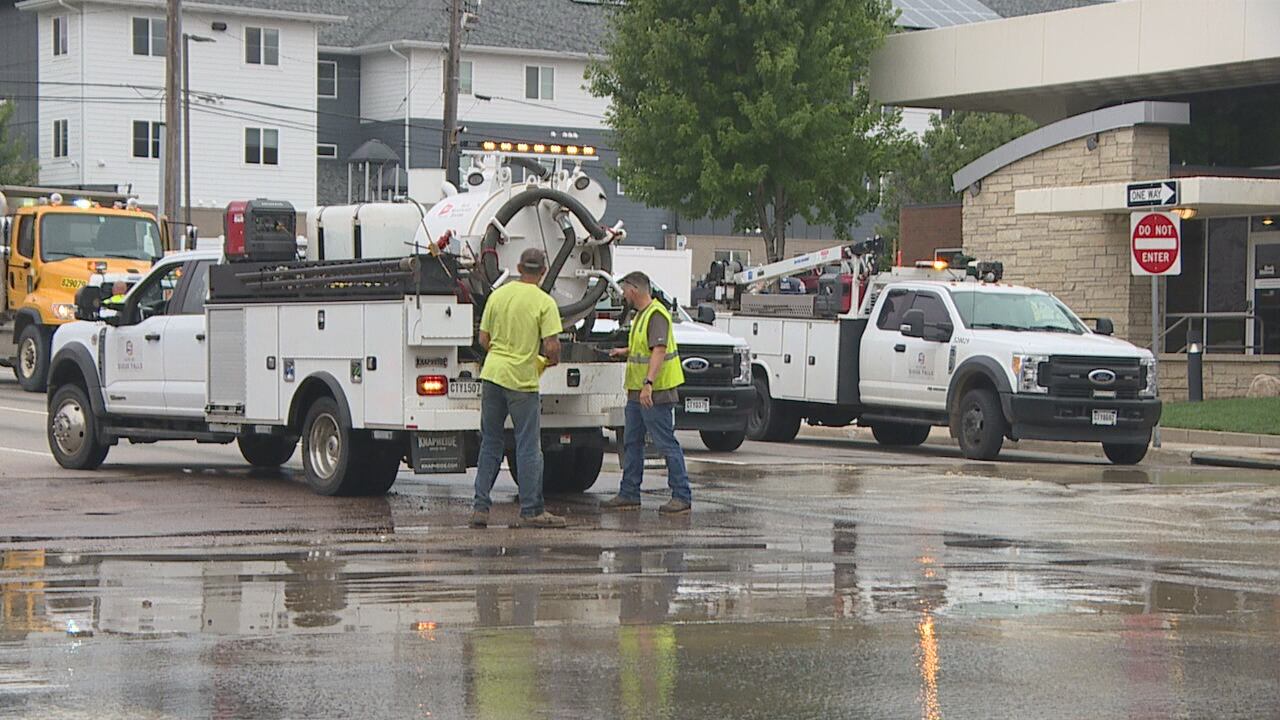 11th Street closed, Minnesota Ave. down to one lane due to water main break