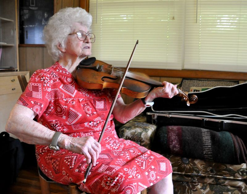 The 22 Oldest Living Country Music Icons Still Gracing Us With Their ...