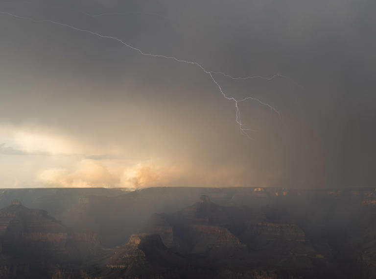 White Sage and Dragon Bravo fires continue to rage across Grand Canyon ...
