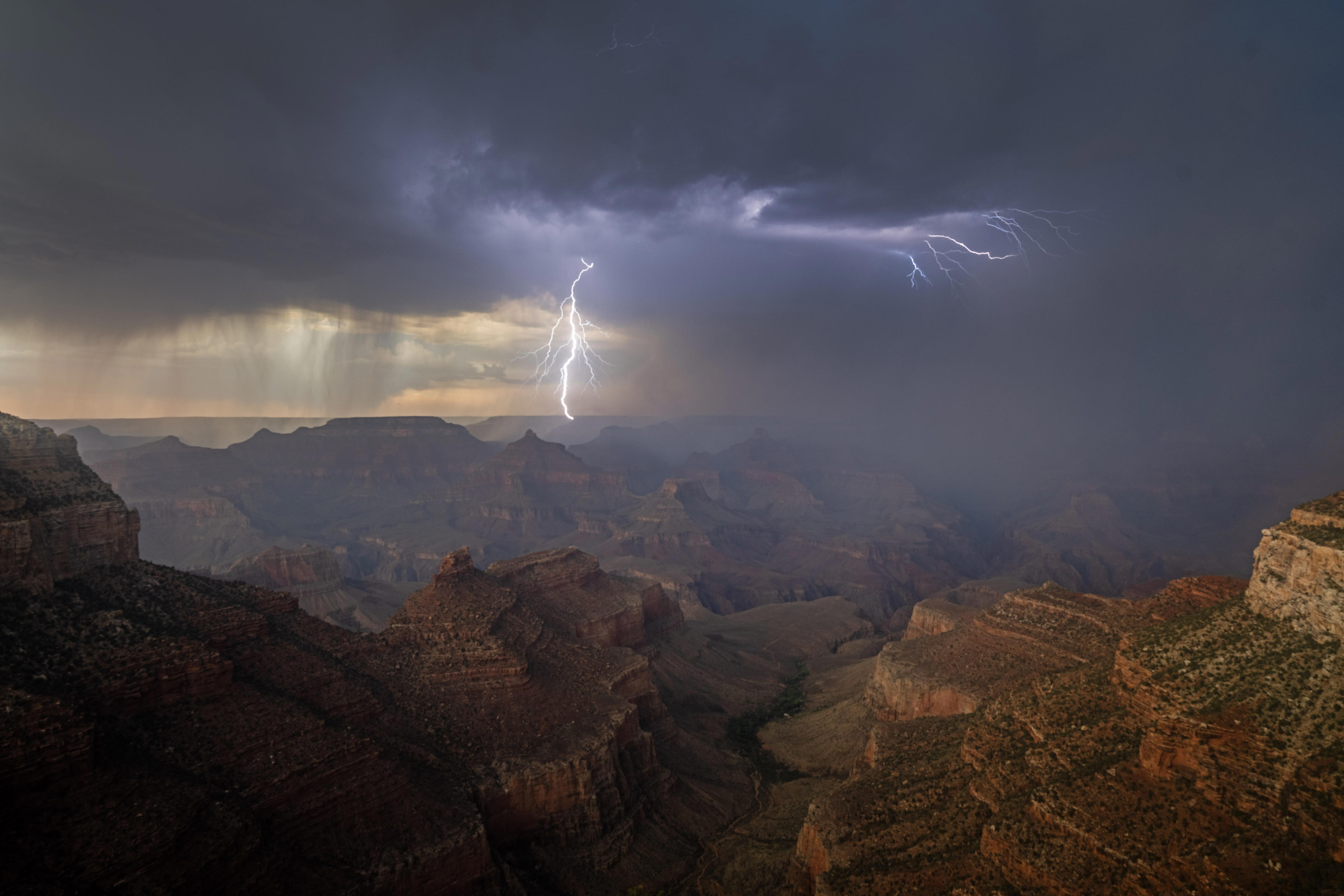 Storms could impact the 2 wildfires near the Grand Canyon. What to know