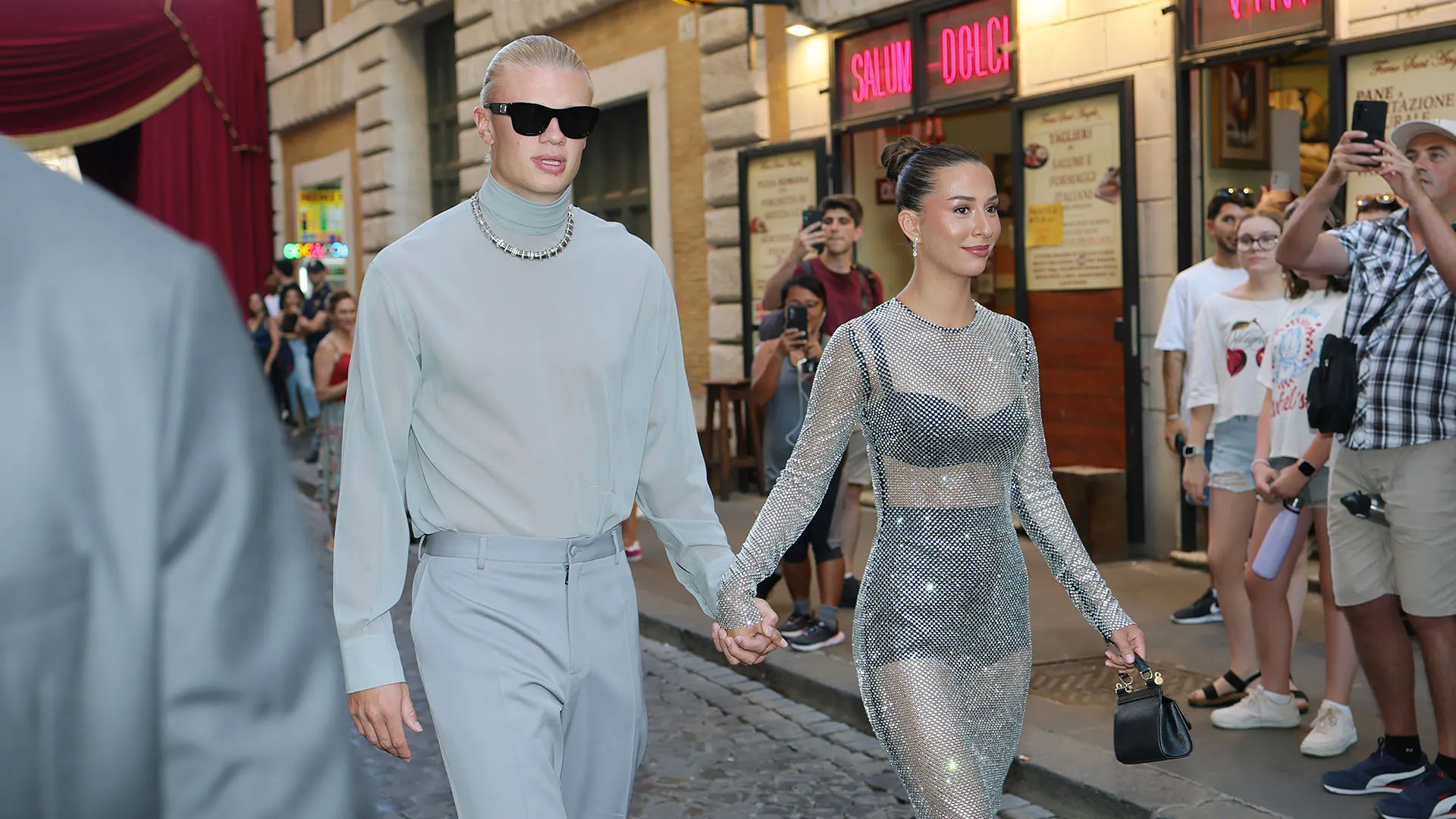 Haaland et sa petite amie Isabel impressionnent tout le monde à Rome ...