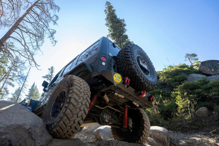 Jeep off-roaders tackle Rubicon Trail, guided by spotters and Sierra ...