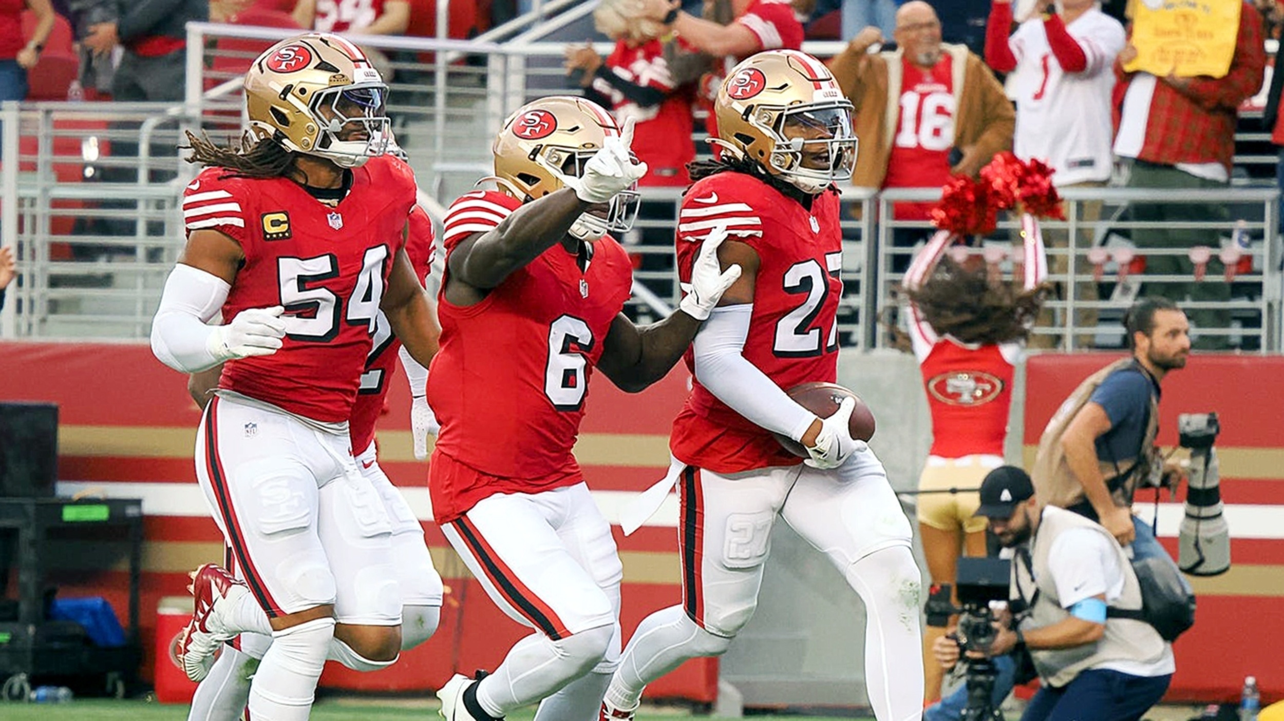 49ers star cracks PFF50, Pro Football Focus' top players of 2025