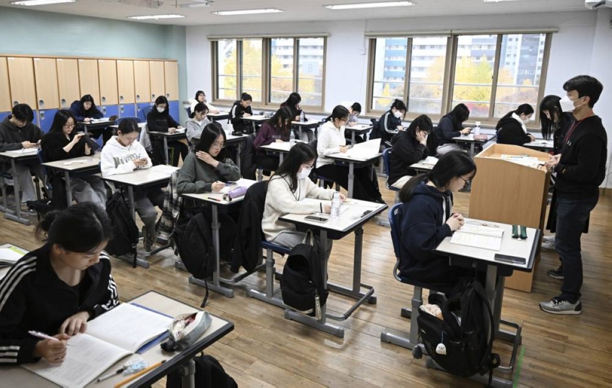 SKorean teacher, mother arrested for stealing exams