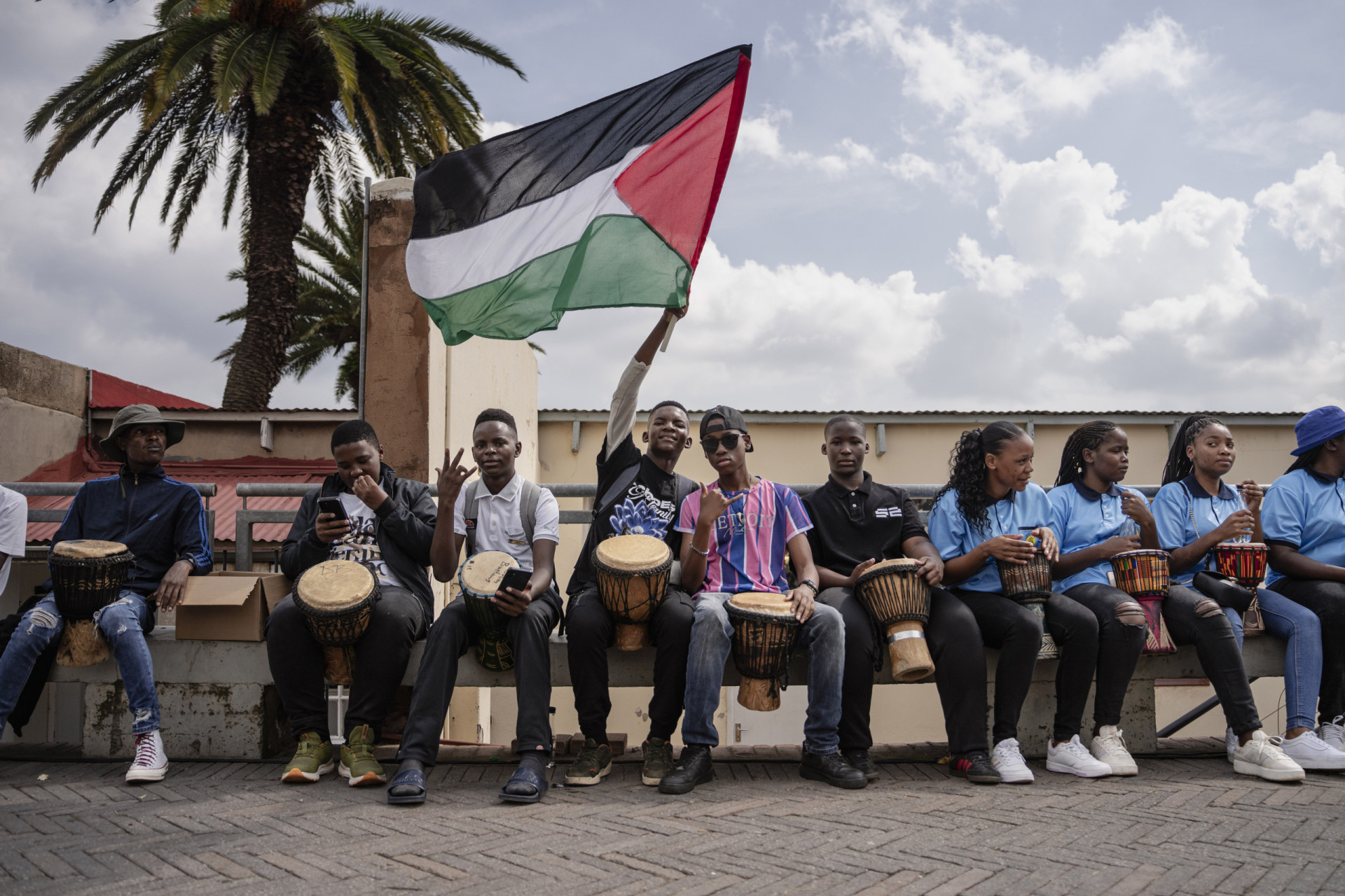 Countries that consider the US a threat (or an ally)