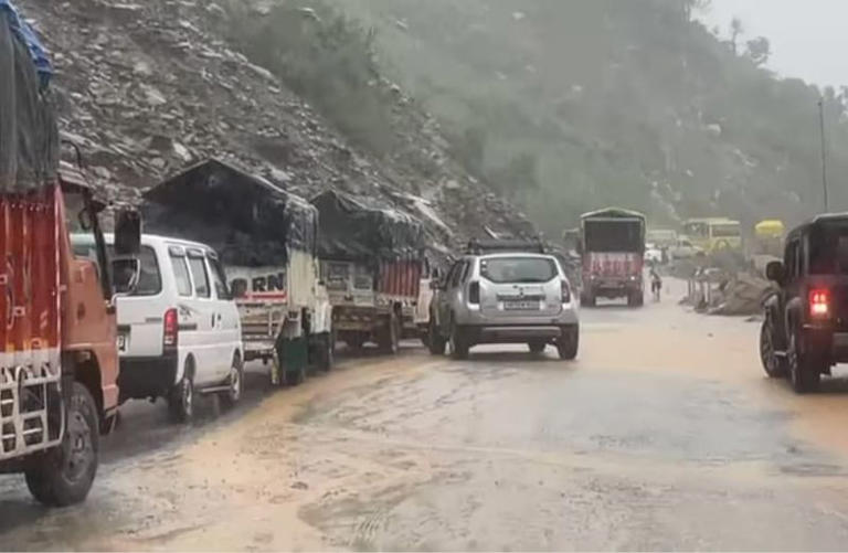Landslides block Chandigarh-Manali highway in Mandi