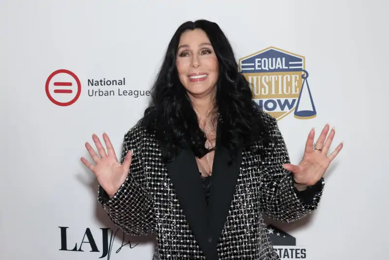 Cher (79 años): “Dejarse las canas está bien para otras mujeres. ¡Pero ...