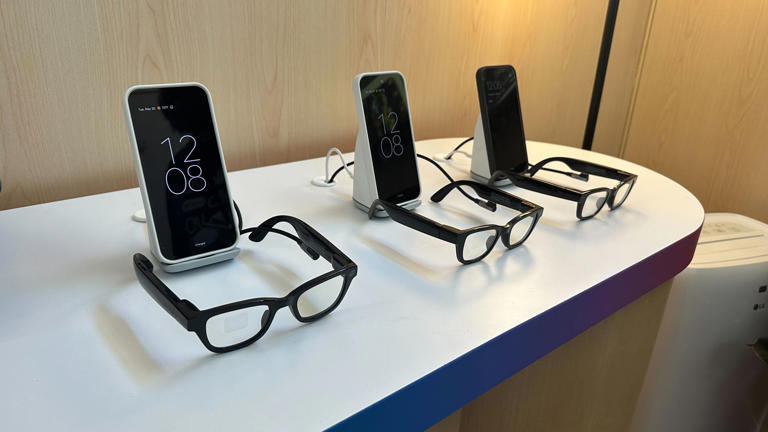Leaked details on Samsung's XR Smart Glasses: Transition lenses & built ...