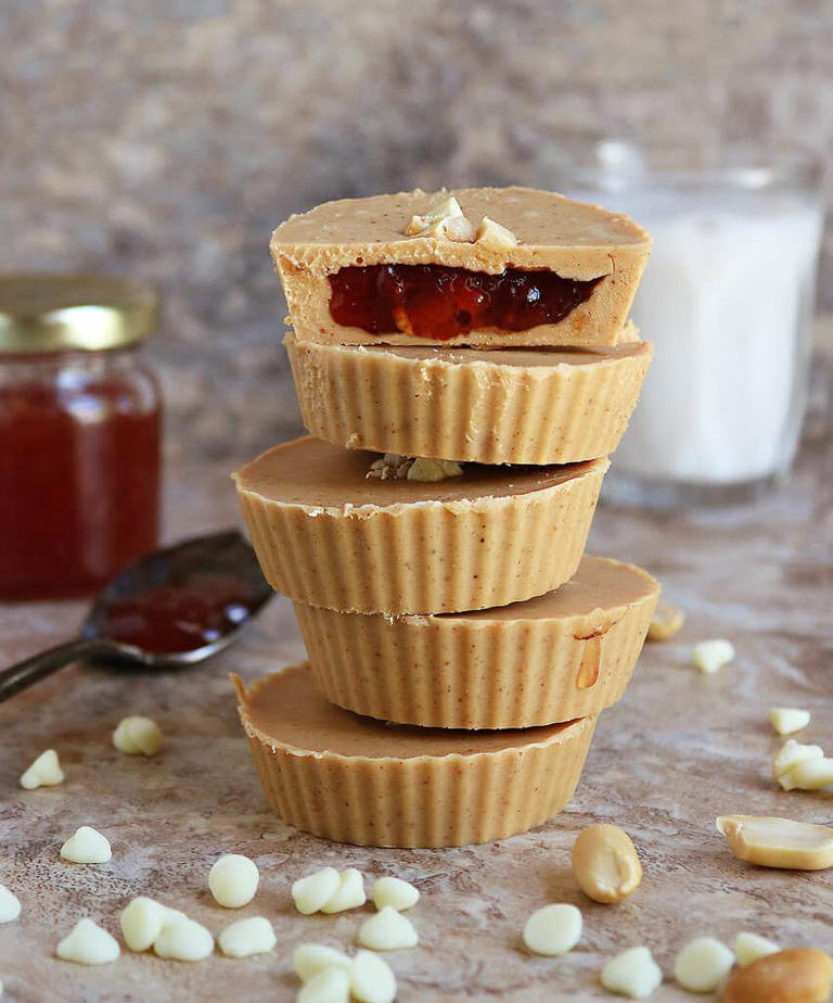 3-Ingredient Pea nut Butter Jelly Cups
