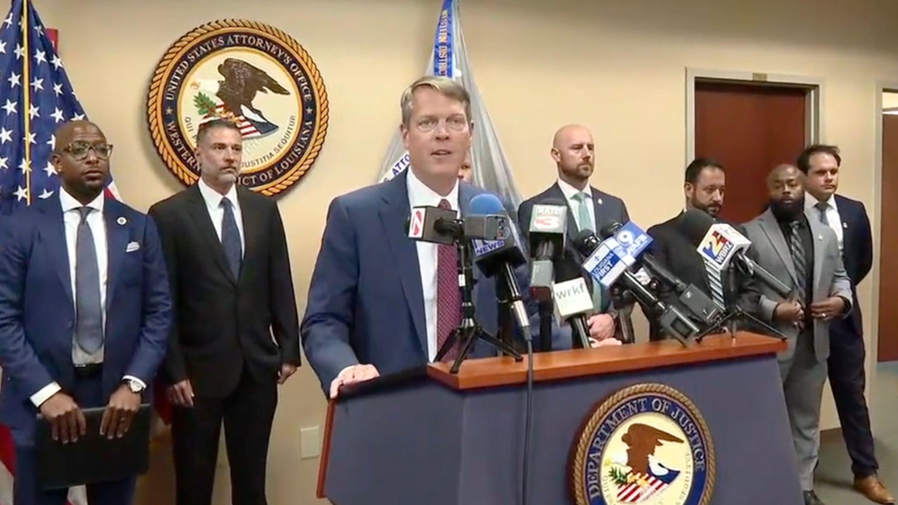 Louisiana cops sold fake robbery reports to immigrants for visas, feds say