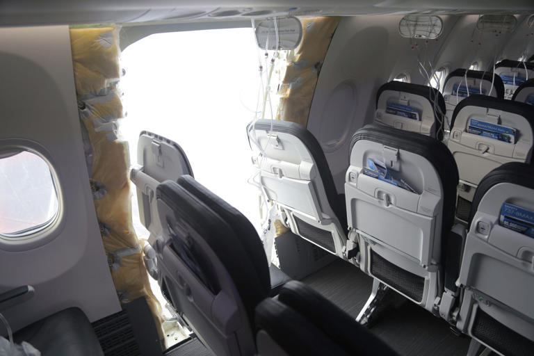 Boeing, Alaska Airlines settle $1B lawsuit with passengers after door ...