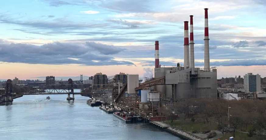 Early morning fire at Ravenswood Generating Station sends thick black ...