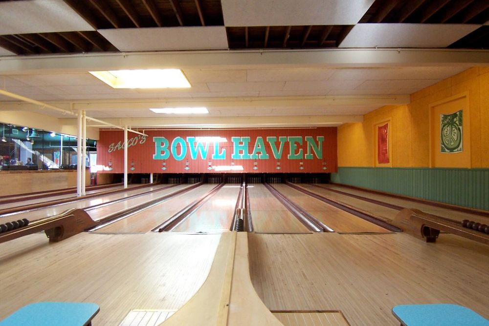 15 Classic Bowling Alleys With Character and History
