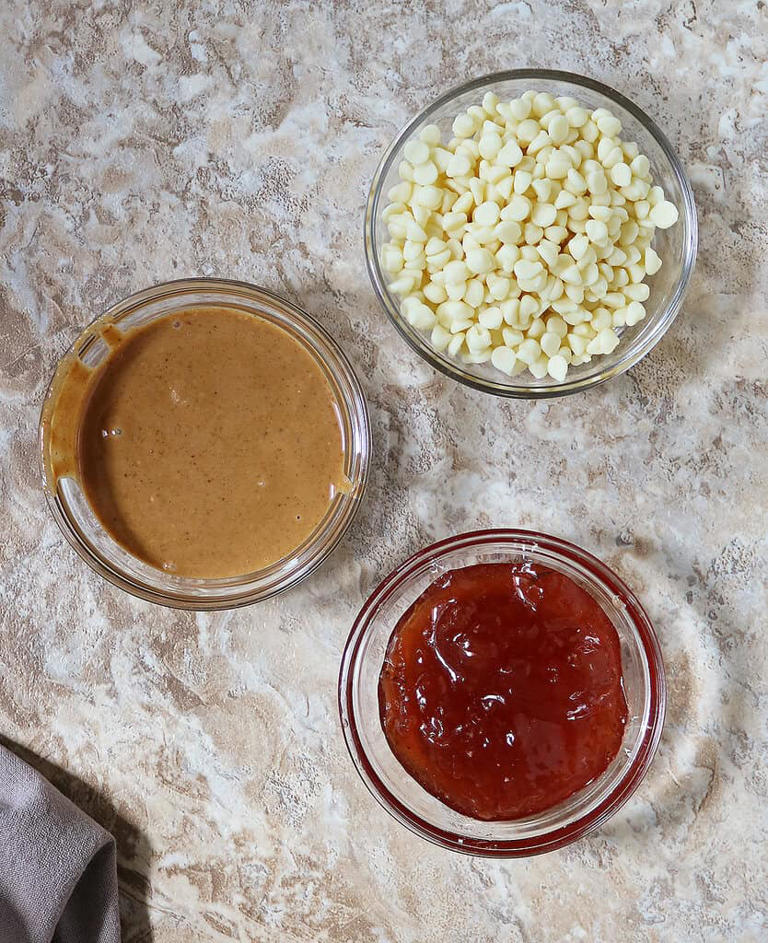 3-Ingredient Pea nut Butter Jelly Cups