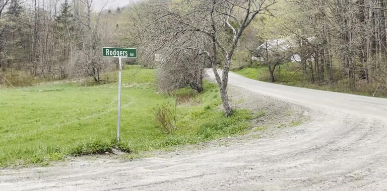 Lt. governor escalates feud with hometown over road ownership