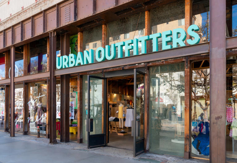 Shoppers Are Racing to Urban Outfitters For These 'Perfect' Jeans For a ...