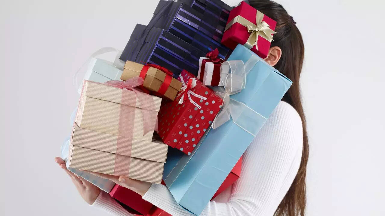 7 love bombing signs that feel romantic but aren’t